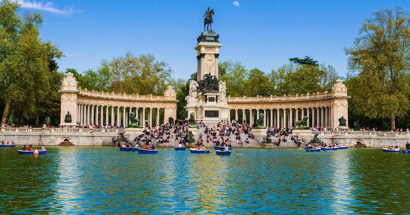 Guided walking tour in famous Retiro Park in Madrid | IBE Tours