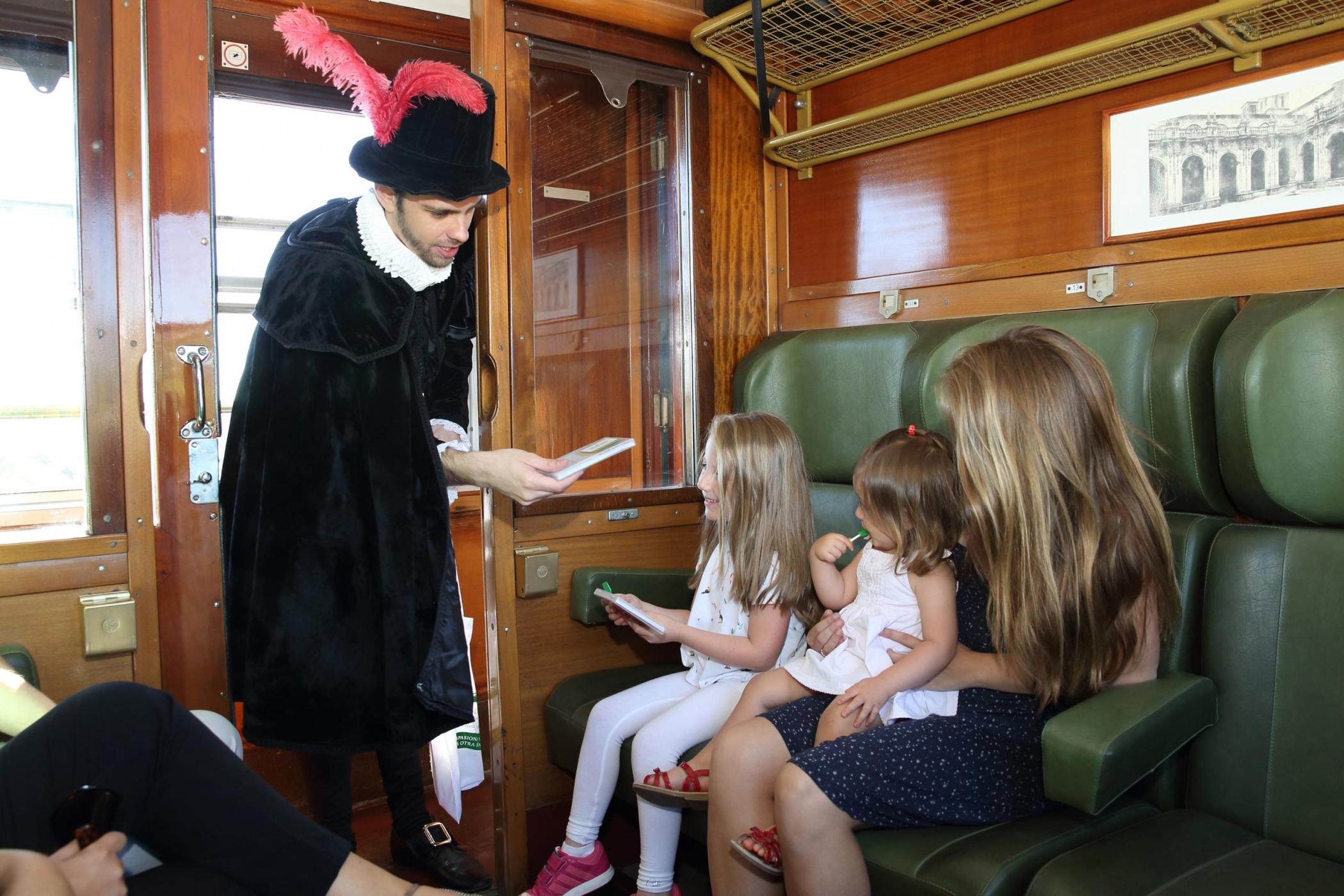 Travel to El Escorial in the Felipe II Train | IBE Tours